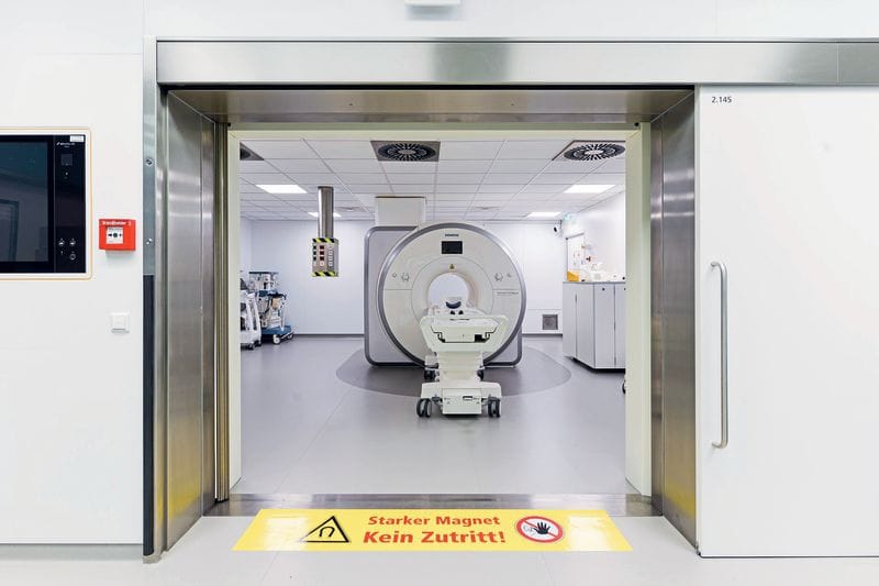 Während der OP in den MRT - Health&Care Management
