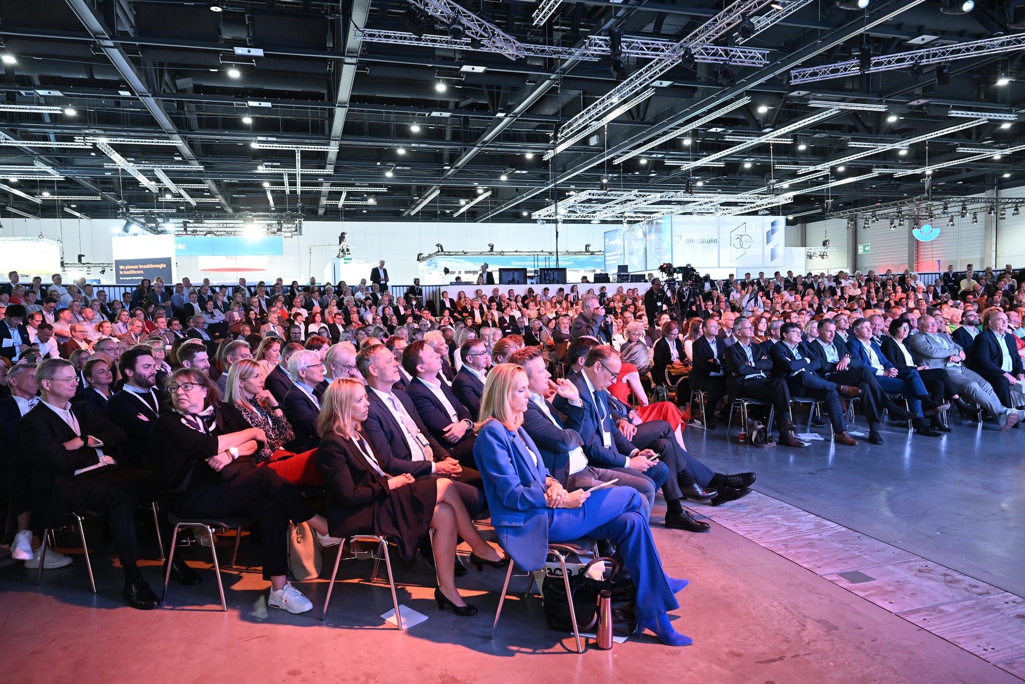 Die Pflege am Tropf: Was und wie die Politik jetzt liefern muss - Health&Care Management