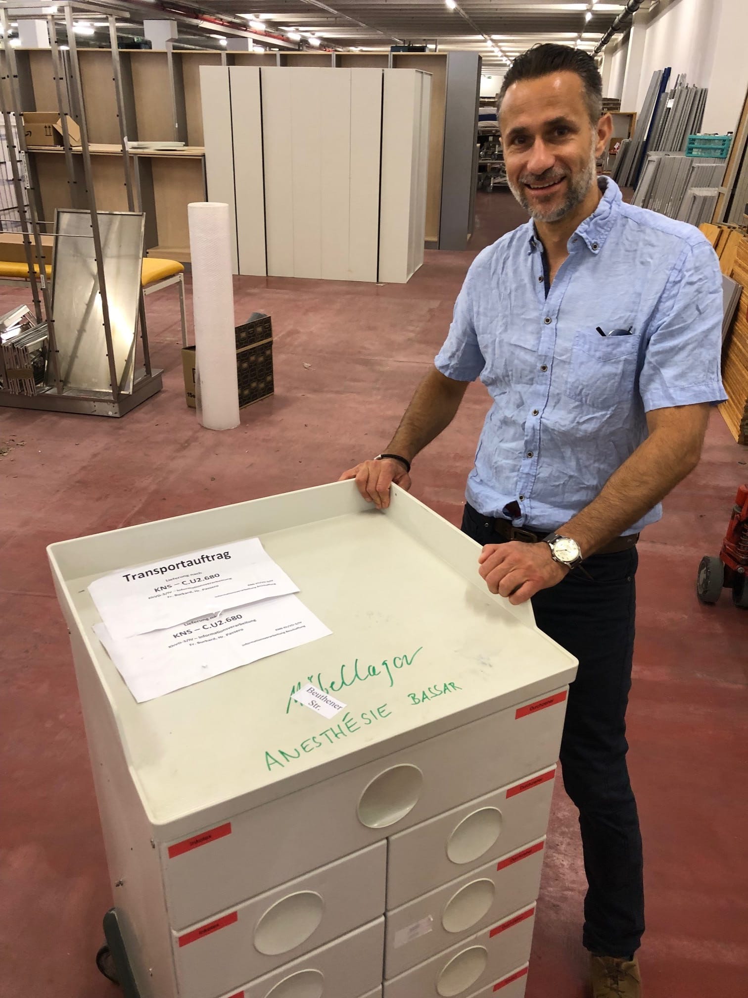 Unterwegs nach Afrika: Mobiliar für neue Kinderklinik verschickt ...